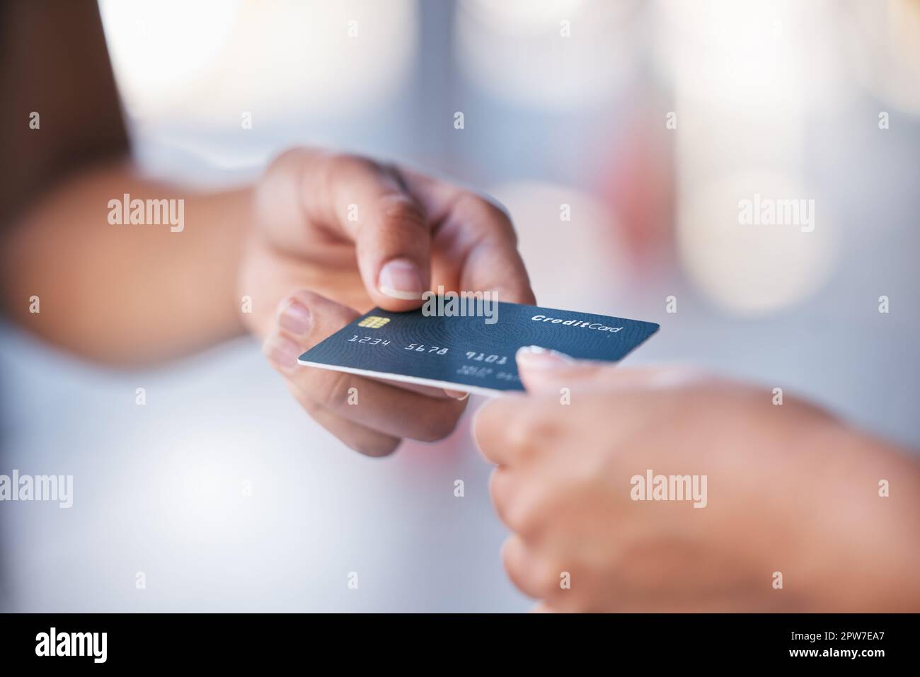 Clerk giving cash money customer hi-res stock photography and images ...