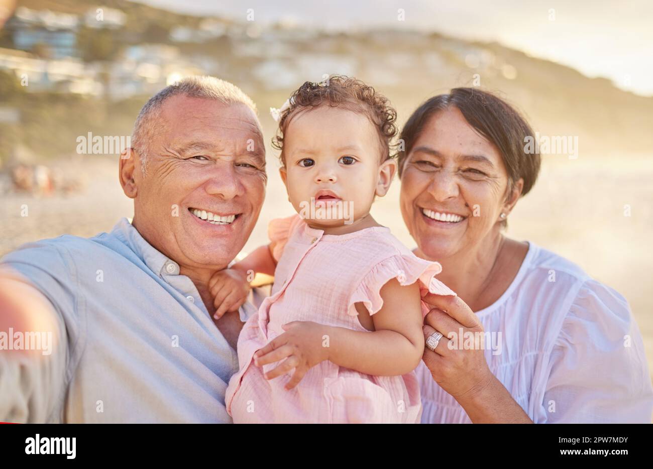 Grandfather granddaughter selfie hi-res stock photography and images ...