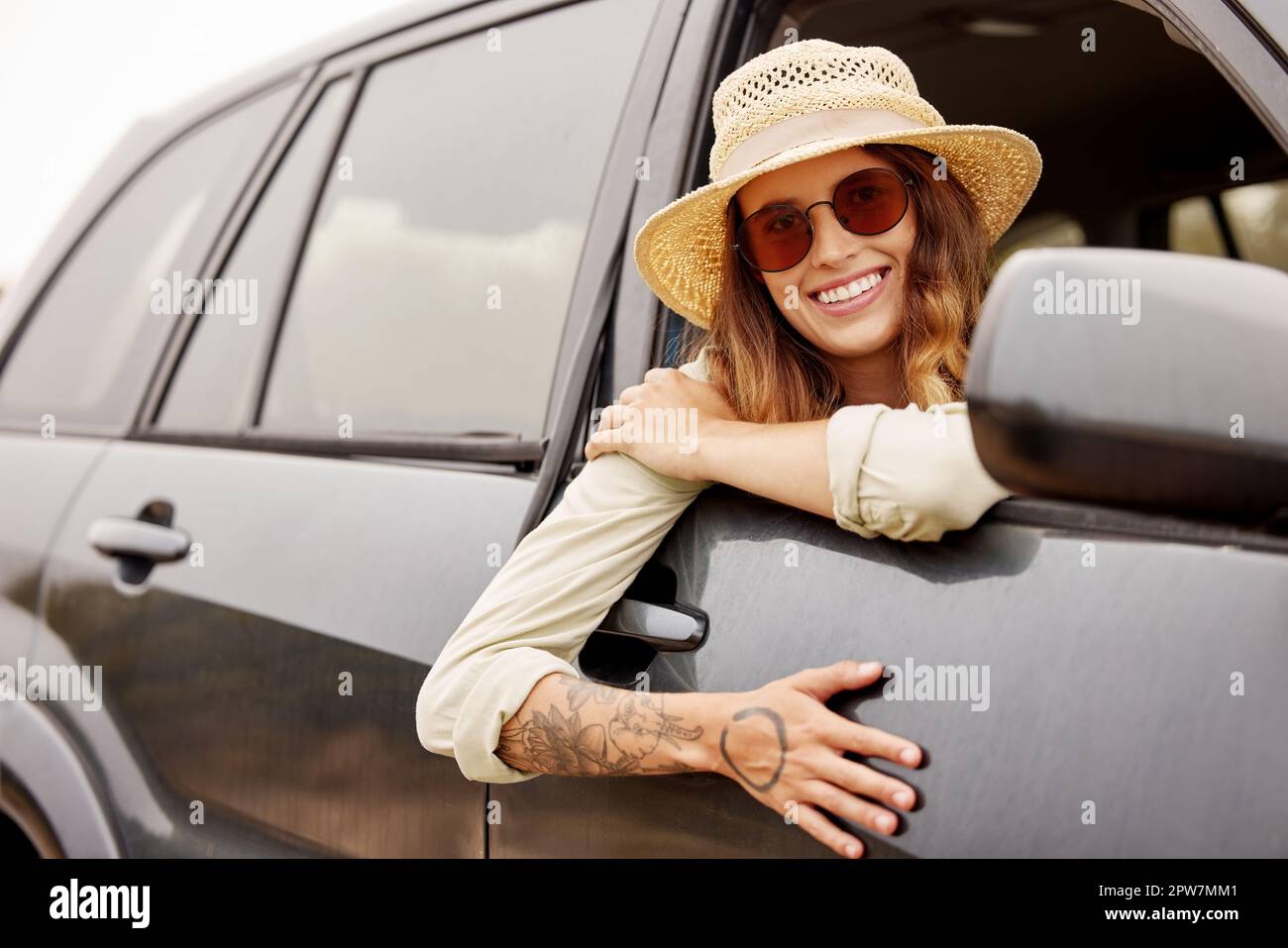Arm hanging out car window hi-res stock photography and images - Alamy