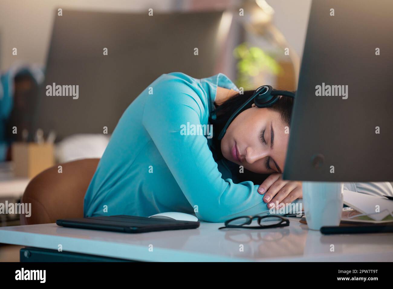 Phone frustrated customer centre hi-res stock photography and images ...