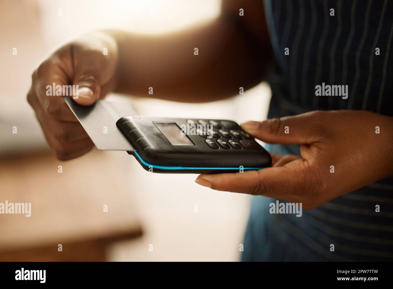 Tapping card fashion hi-res stock photography and images - Alamy