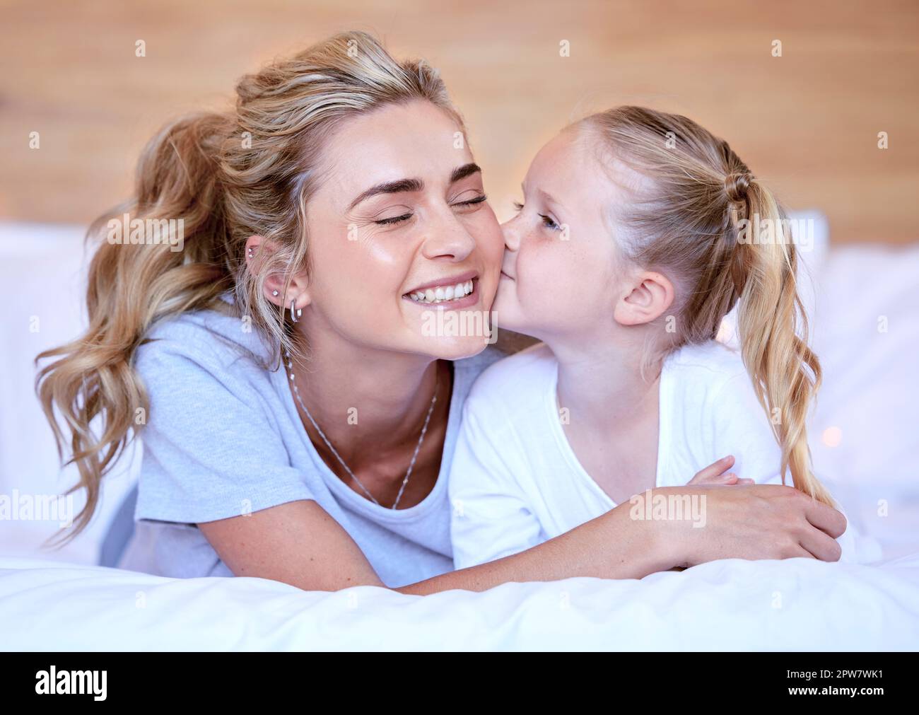 Females only embracing hi-res stock photography and images - Alamy