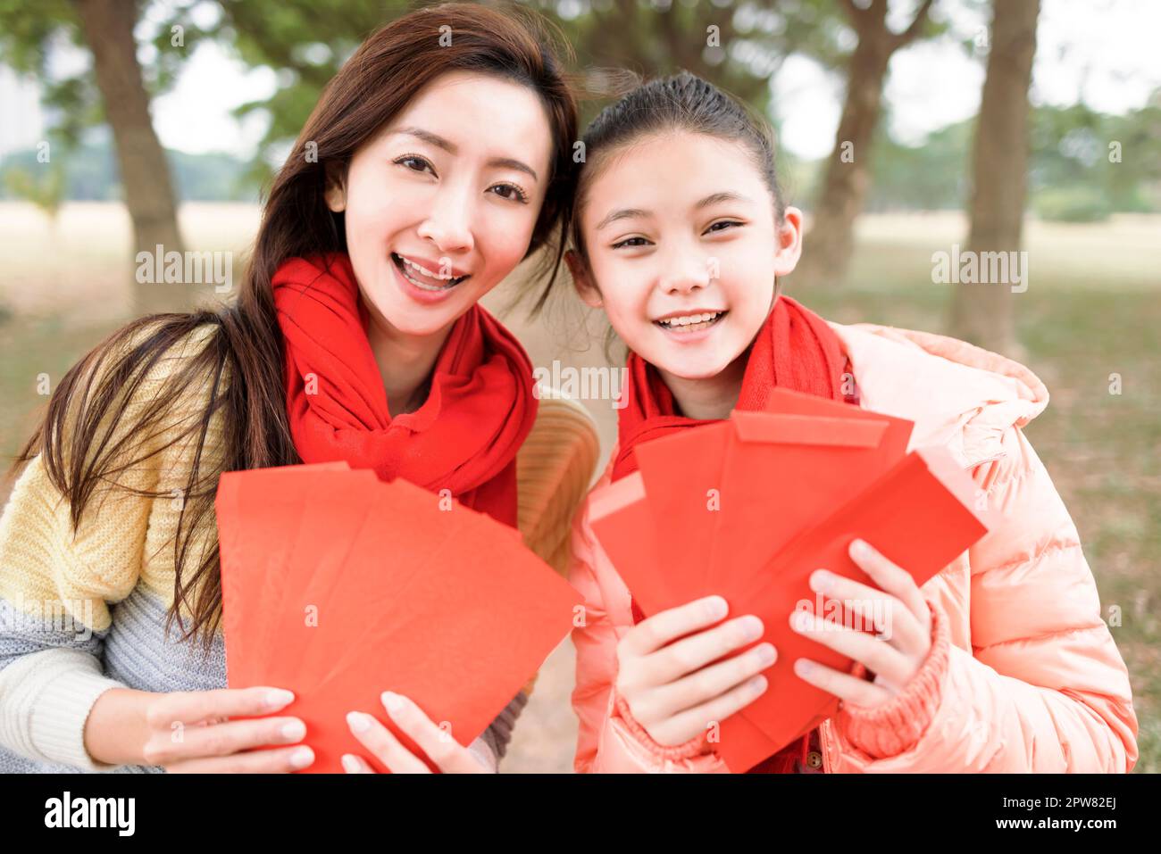 Girl parent envelope chinese hi-res stock photography and images - Alamy