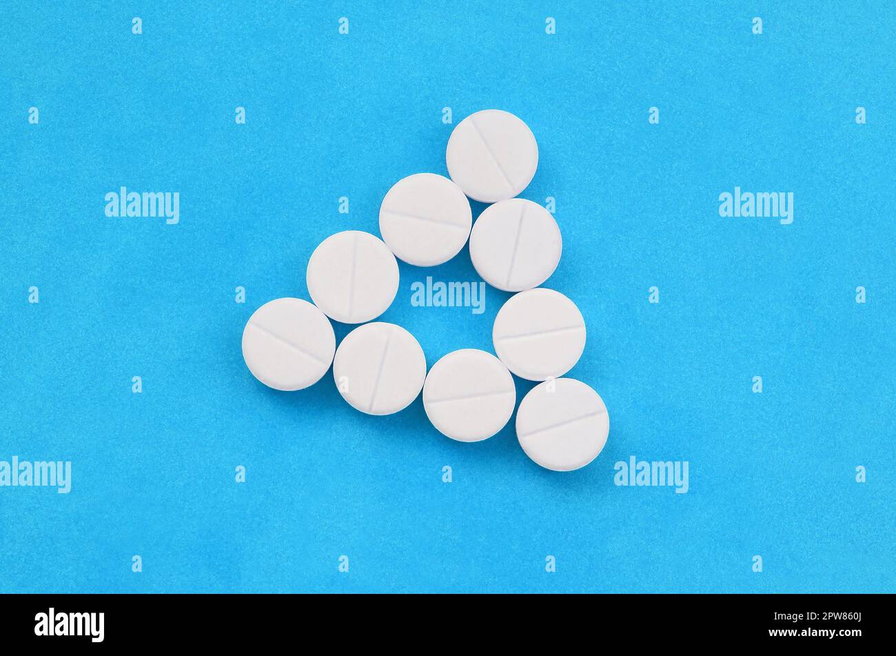 Triangle of white pills and blue pill hi-res stock photography and ...