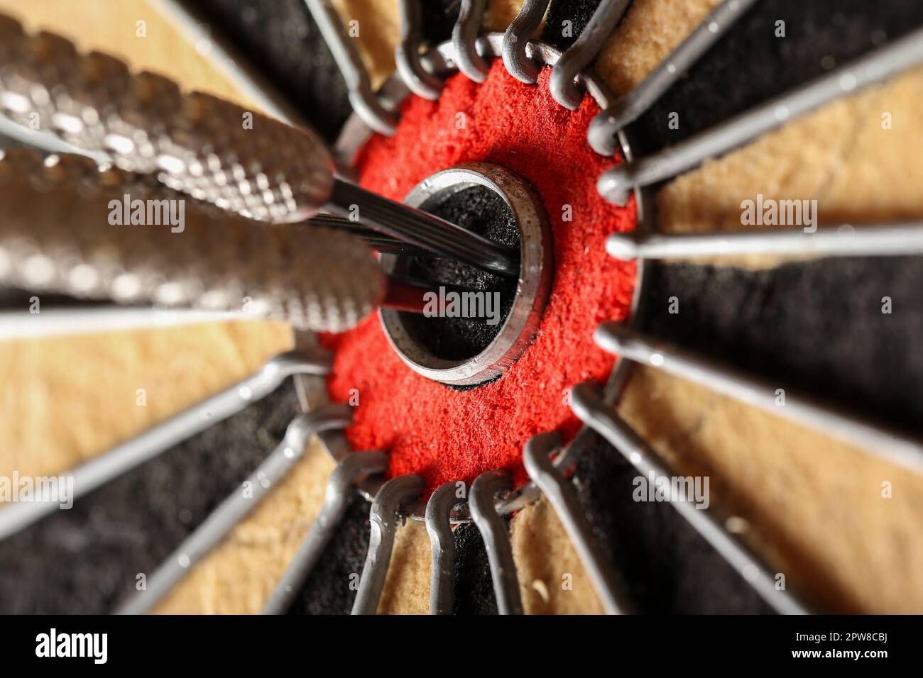 Dartbord with a tripple Bull/Luke Durda/alamy Stock Photo - Alamy