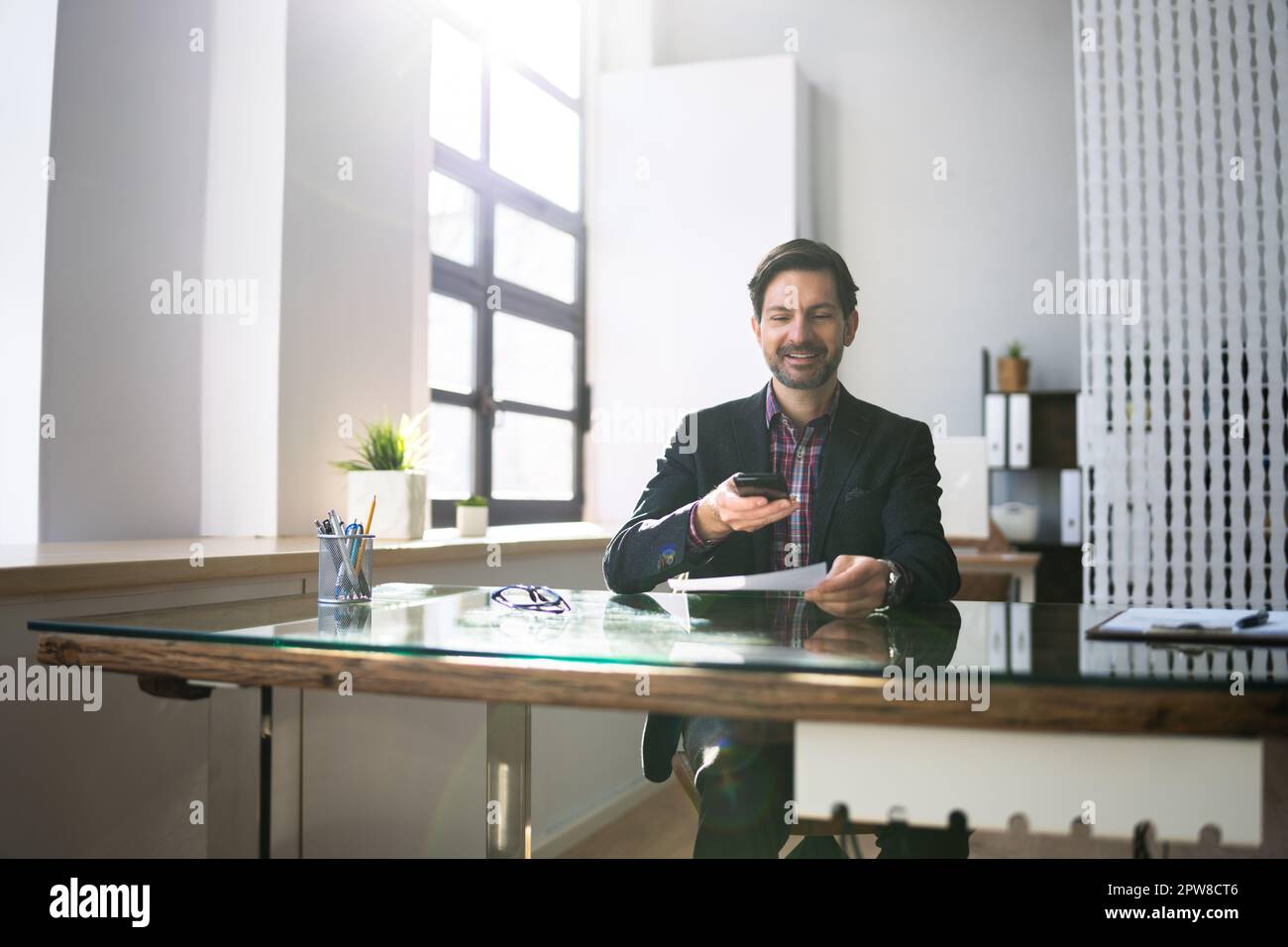 Remote Cheque Deposit Using Mobile Phone. Check Capture Stock Photo - Alamy