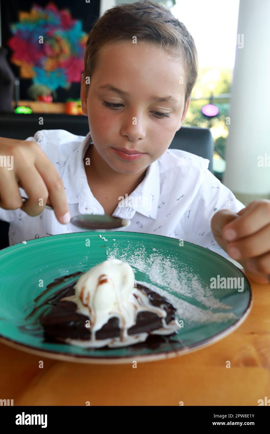 Ice cream cookie boy hi-res stock photography and images - Alamy