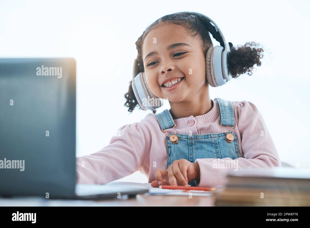 Translation technology hi-res stock photography and images - Alamy