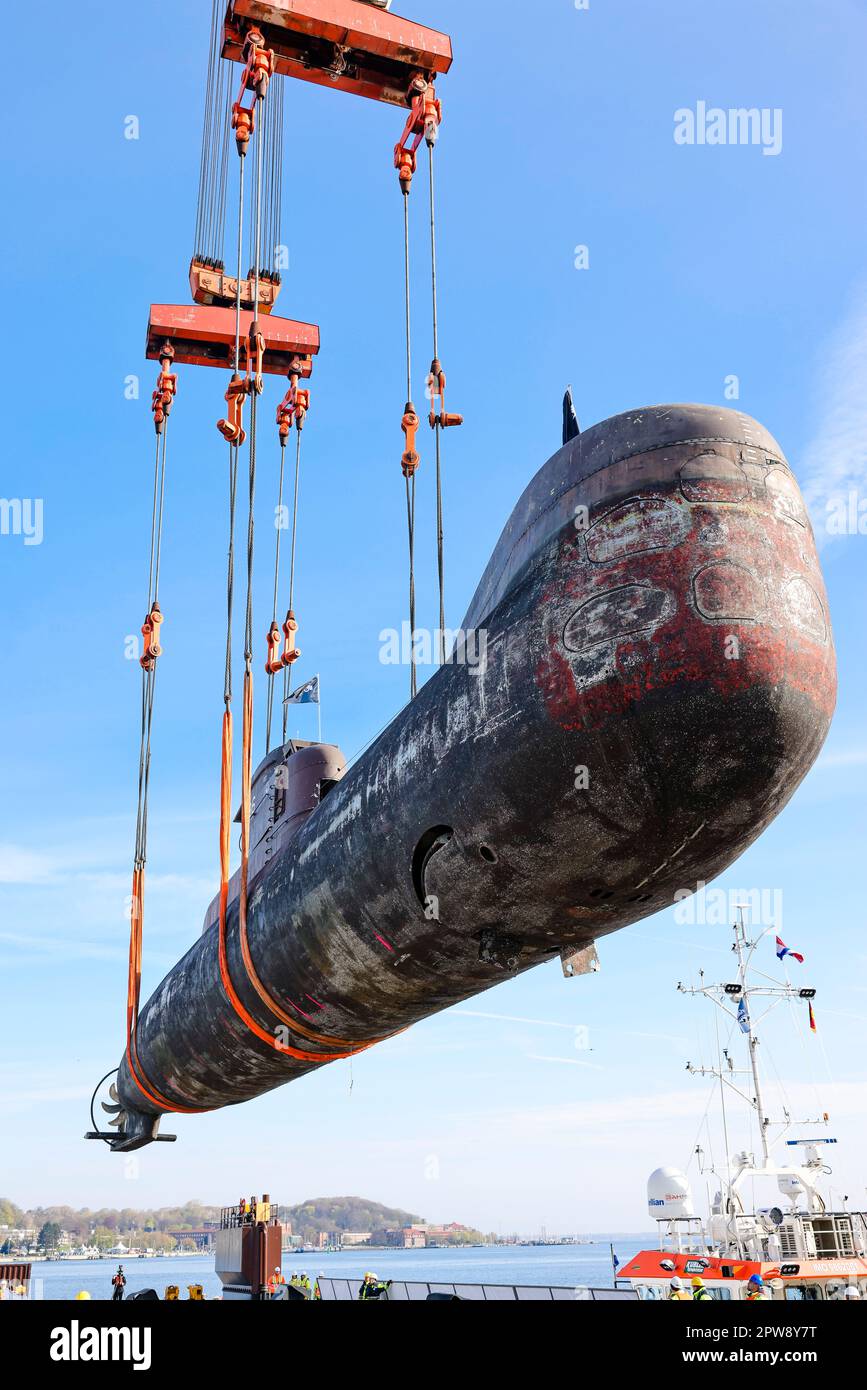 Kiel, Germany. 28th Apr, 2023. The submarine U17 is loaded onto a ...