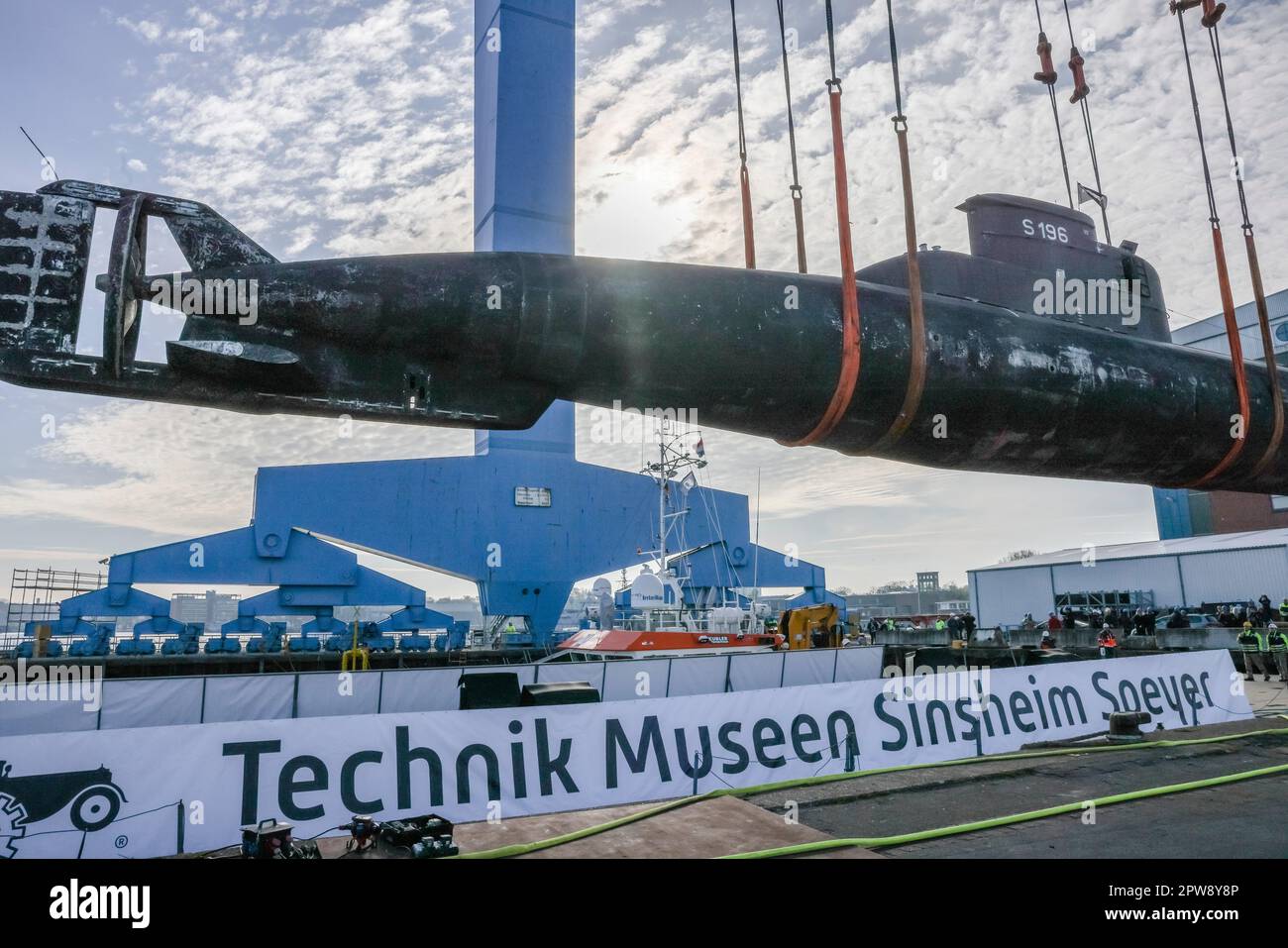 Kiel, Germany. 28th Apr, 2023. The submarine U17 is loaded onto a ...