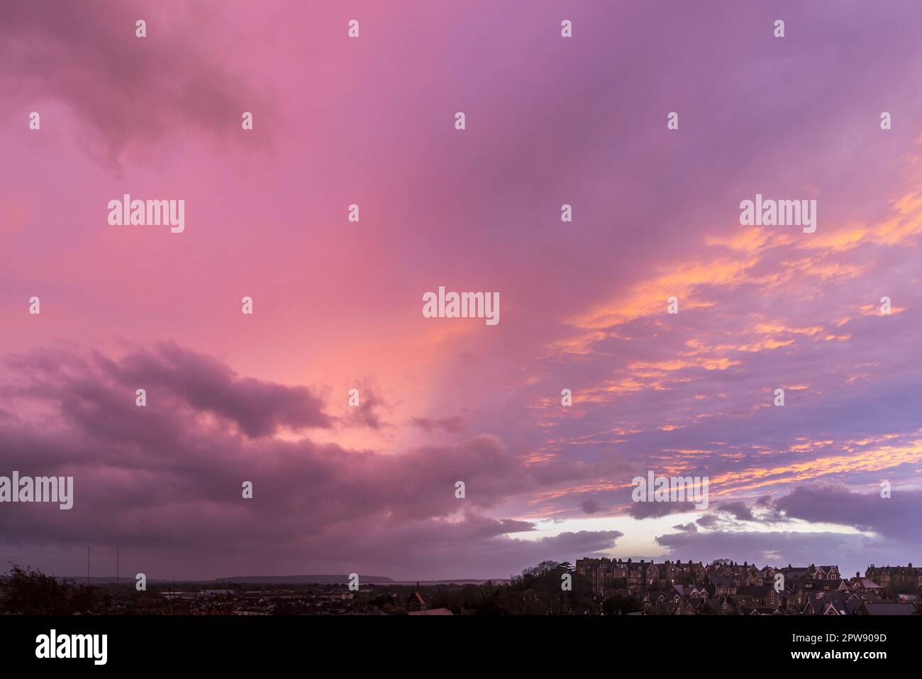 Pinkish sky hi-res stock photography and images - Alamy