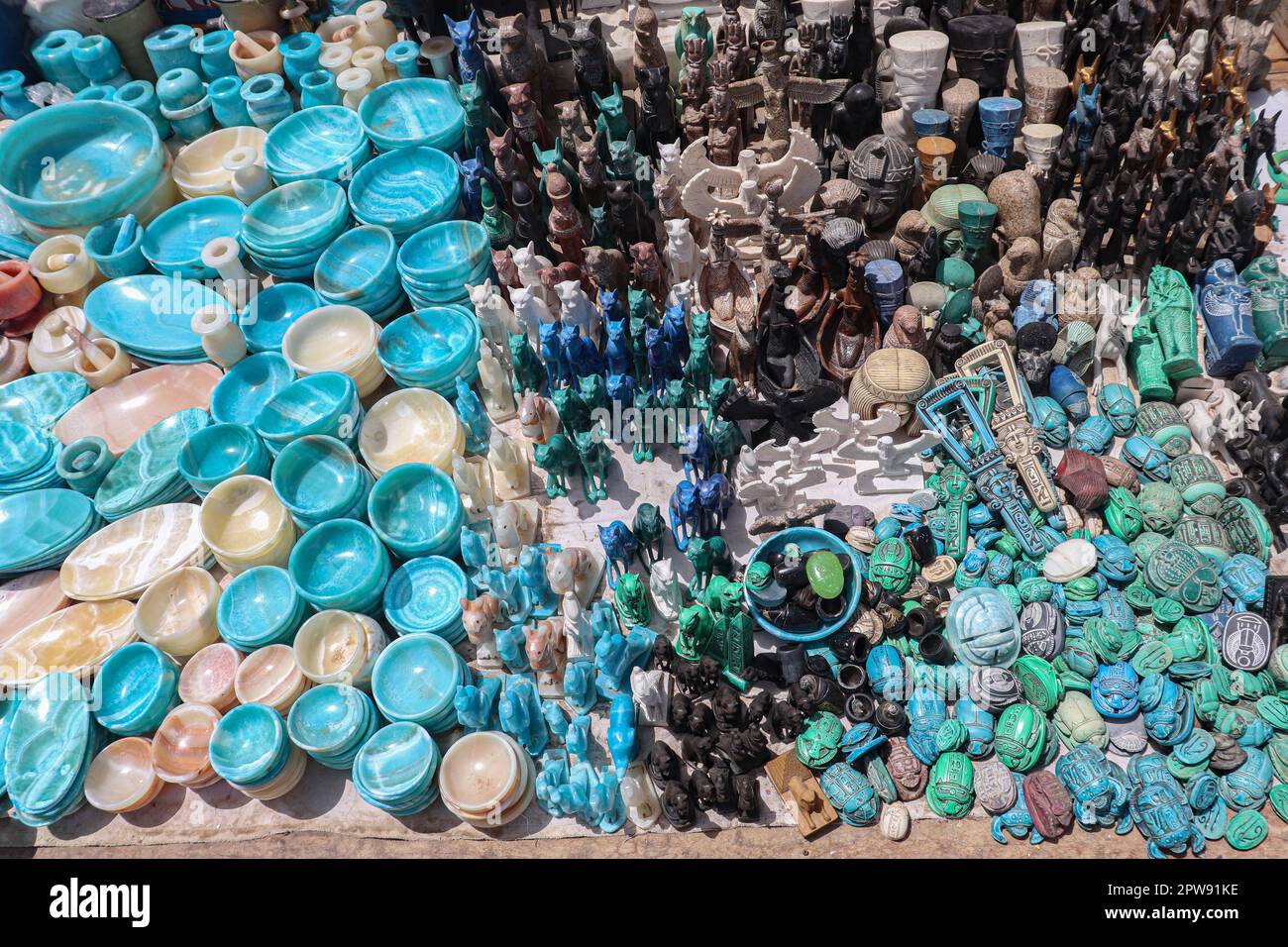 Egypt alabaster shop hi-res stock photography and images - Alamy