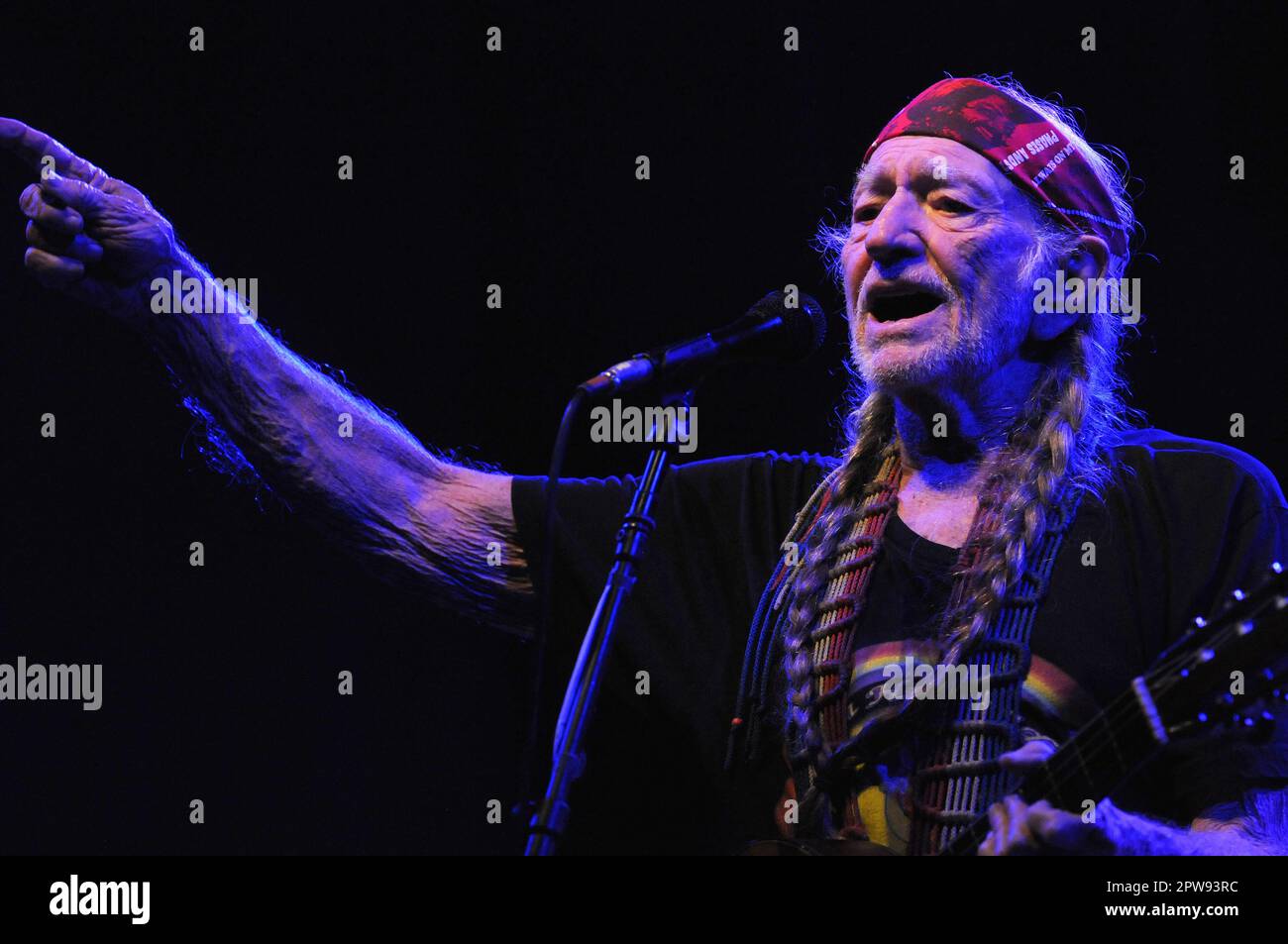 Willie Nelson performs in concert at the Twin Oaks Amphitheater at ...