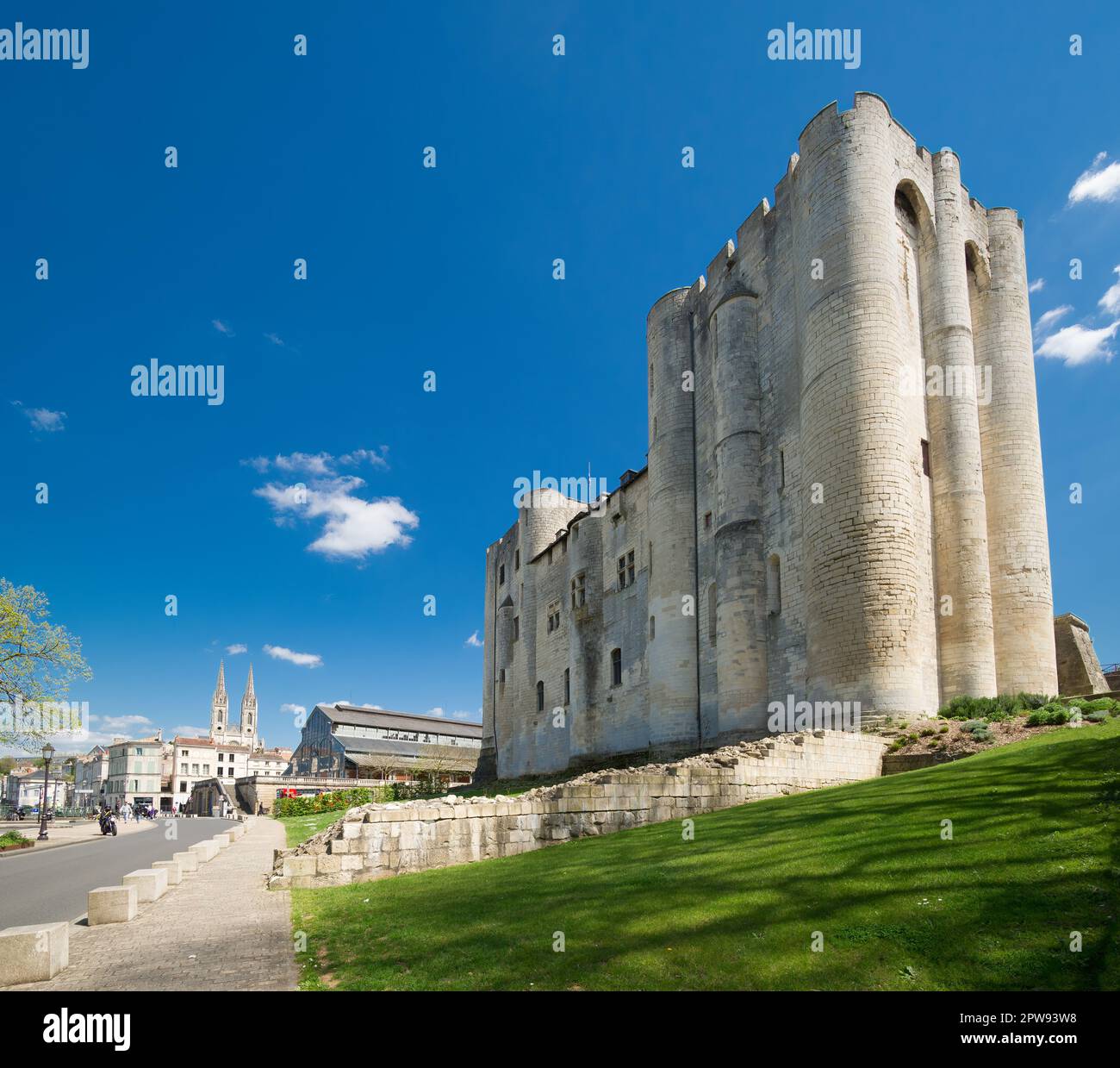 Niort market france hi-res stock photography and images - Alamy