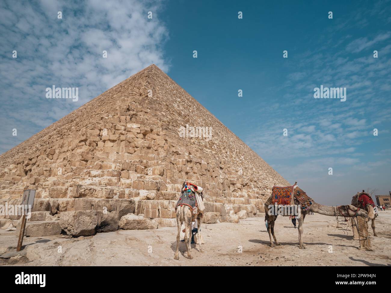 Pyramid of keops hi-res stock photography and images - Alamy