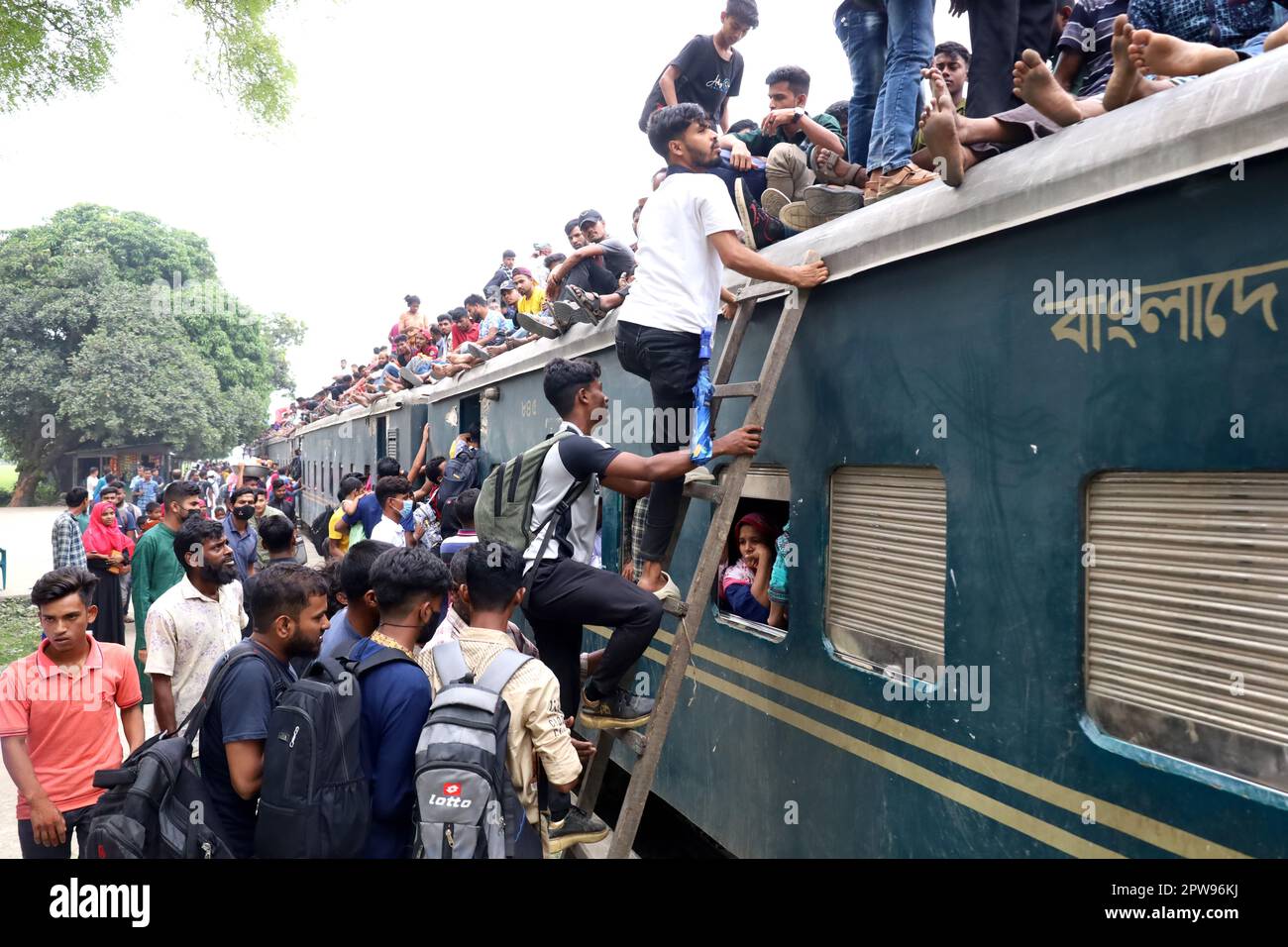 Dewangonj, Jamalpur, Bangladesh. 29th Apr, 2023. After the holiday of ...