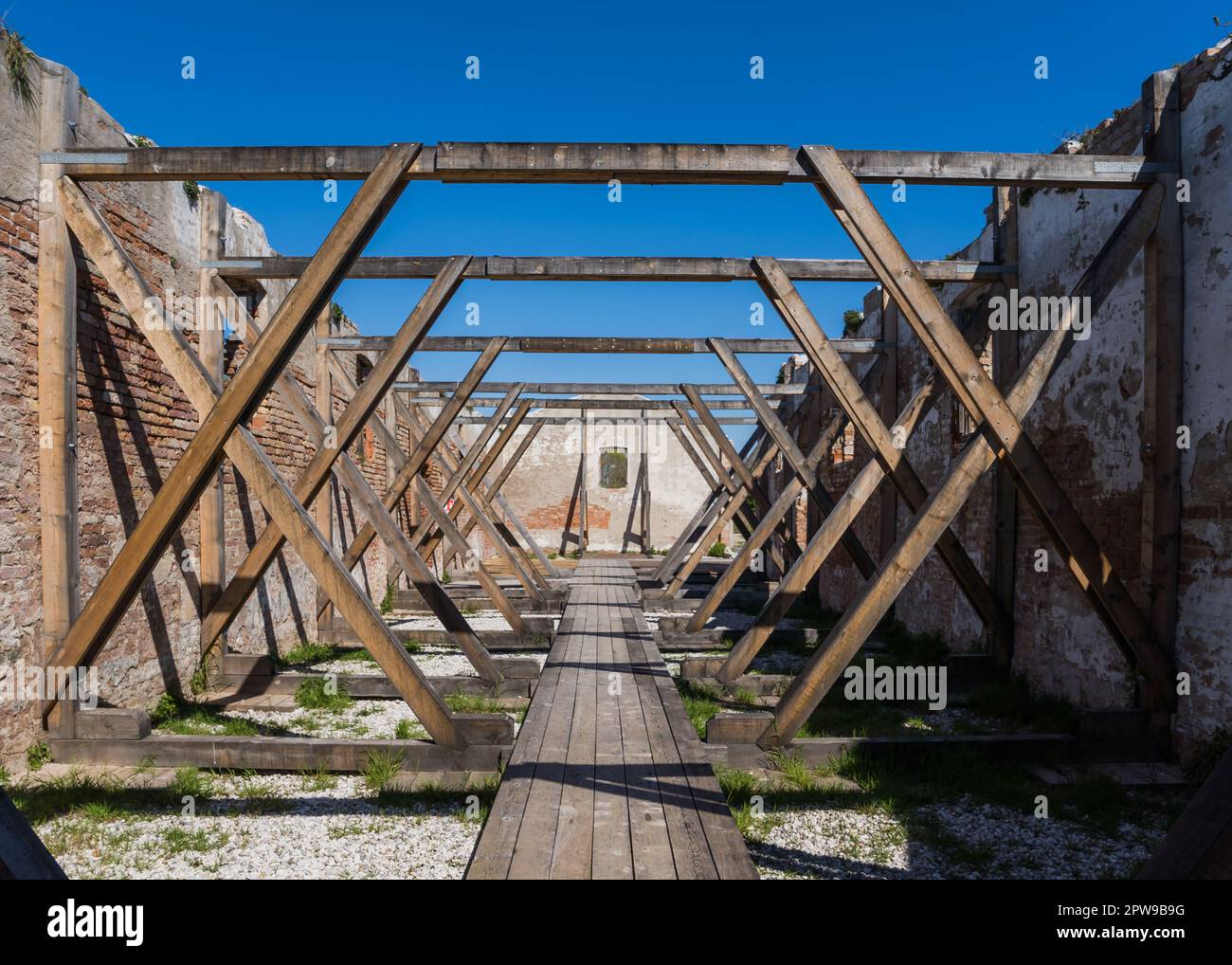 Skeleton frame hi-res stock photography and images - Alamy
