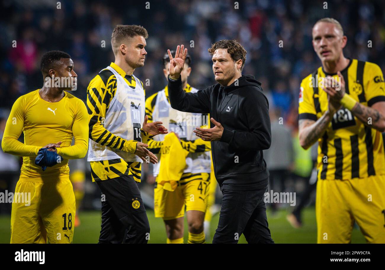 Bochum, Germany. 28th Apr, 2023. Trainer Edin Terzic (BVB) zeigt an ...
