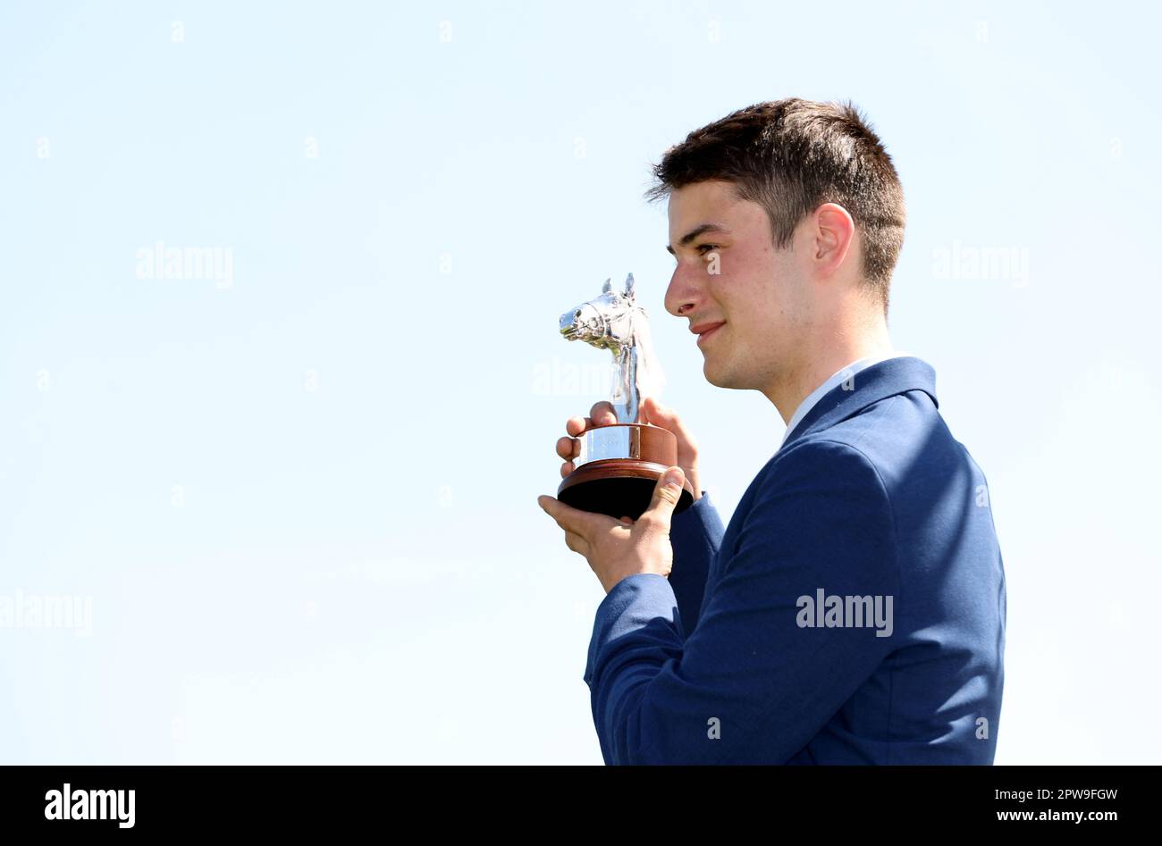 Sandown racing races trophy hi-res stock photography and images - Alamy