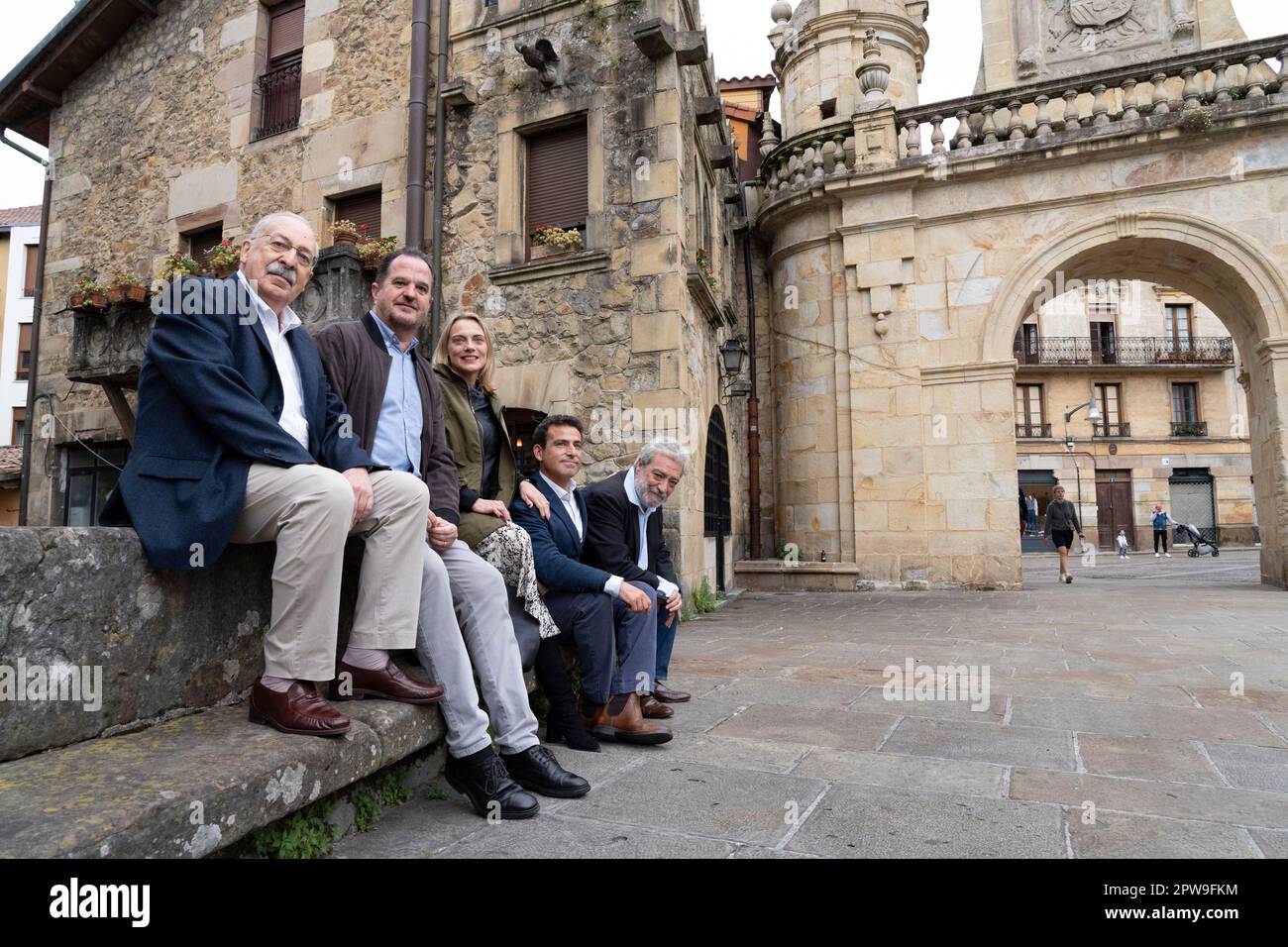 (L-R) The councilman of the PP in Durango, Juanjo Gastañazatorre, the ...