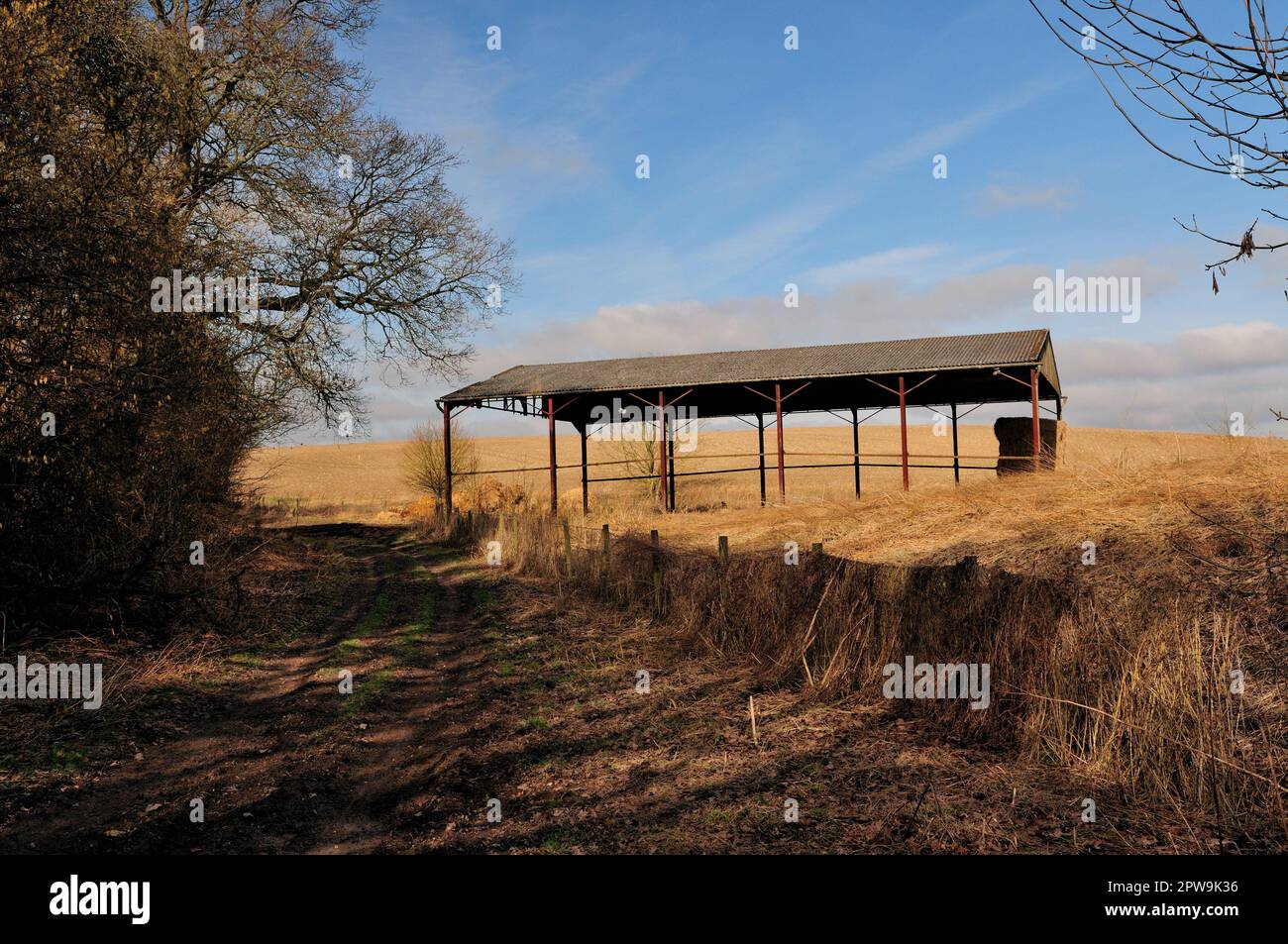 Open sided barn hi-res stock photography and images - Alamy