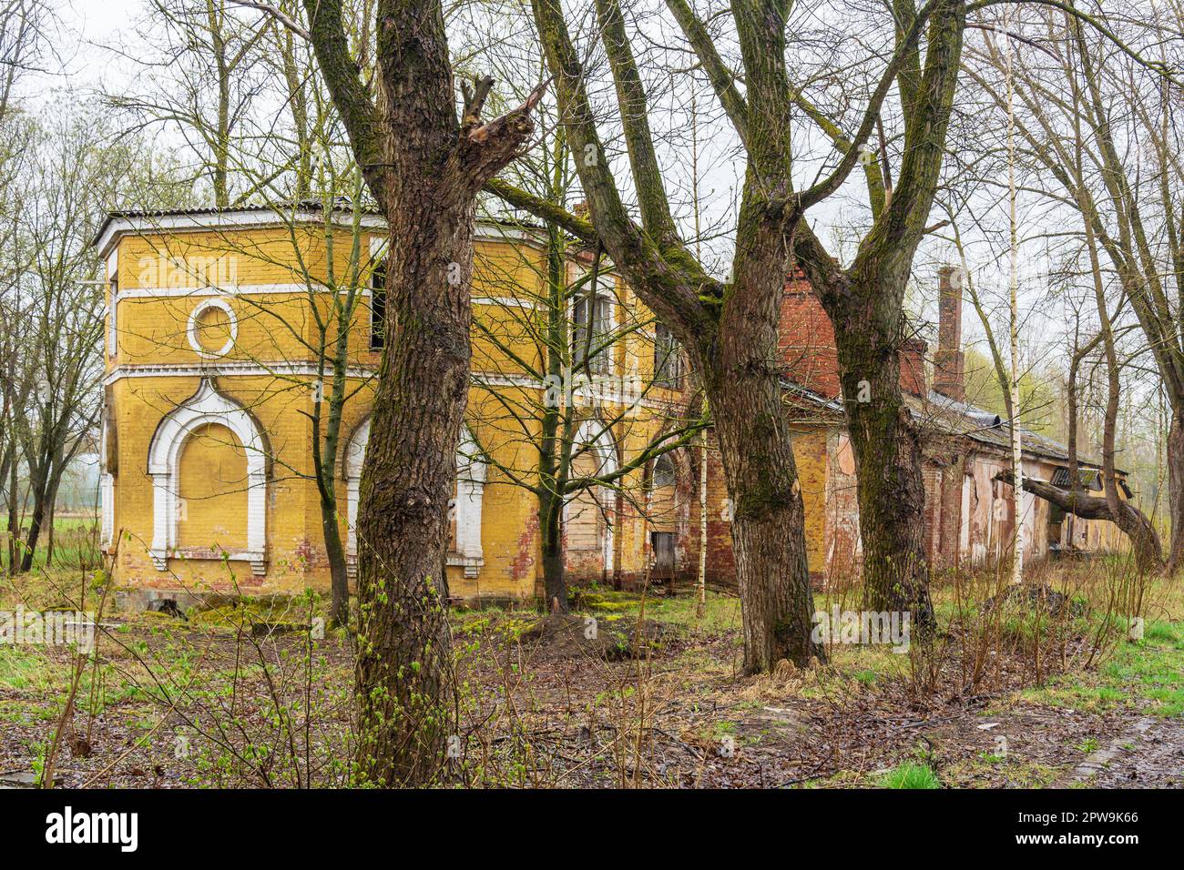 Old Soviet era garrison buildings by the Kasarmu street in Tartu ...