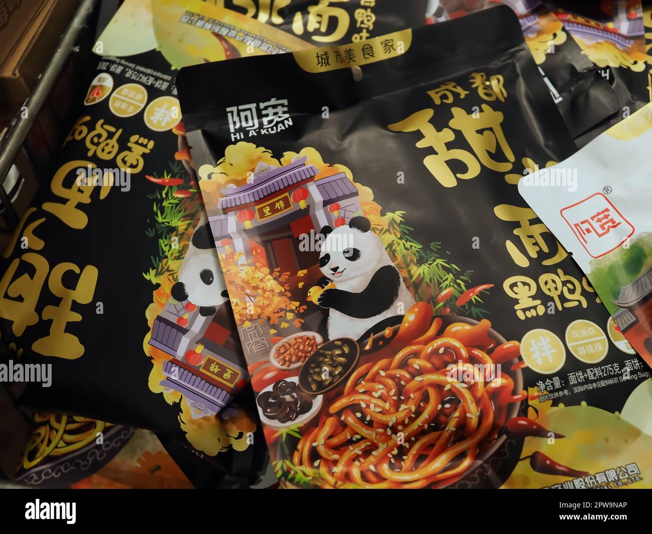 Ramen noodle packages hi-res stock photography and images - Alamy