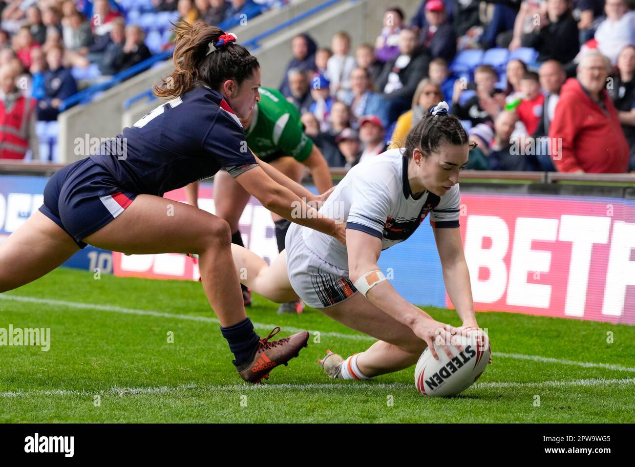 Warrington, UK. 29th Apr, 2023. Leah Burke #5 of Englnd dives over the ...