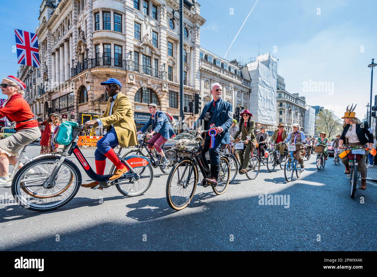 London, UK. 29th Apr, 2023. The Tweed Run London bike ride returns ...