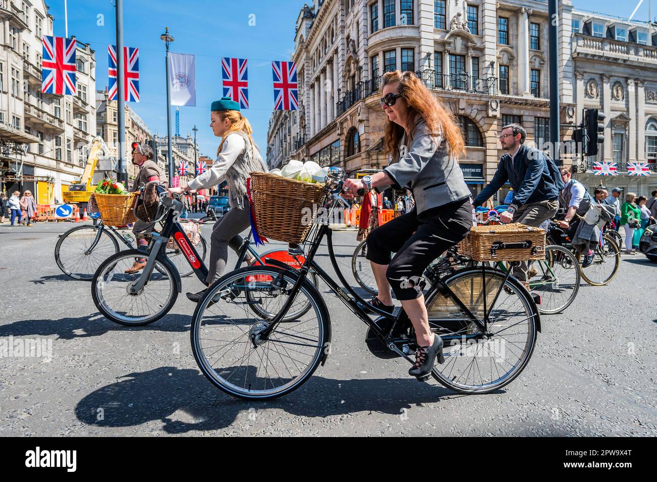 London, UK. 29th Apr, 2023. The Tweed Run London bike ride returns ...