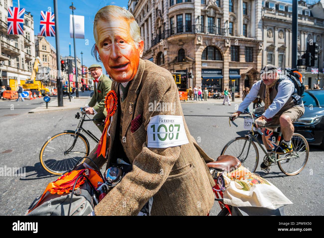 London, UK. 29th Apr, 2023. King Charles (a man in a Charles mask ...