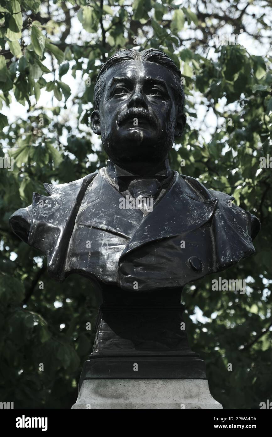 Arthur sullivan memorial hi-res stock photography and images - Alamy