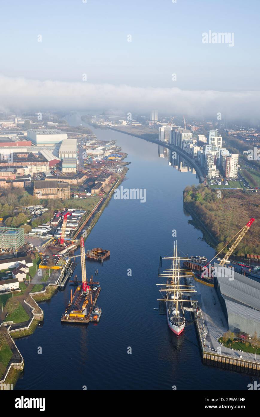Transport museum and tall ship on the River Clyde Stock Photo - Alamy