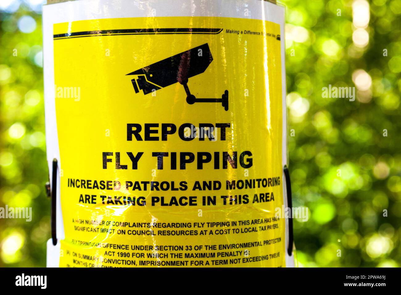 A report fly tipping sign in the U.K. countryside Stock Photo - Alamy