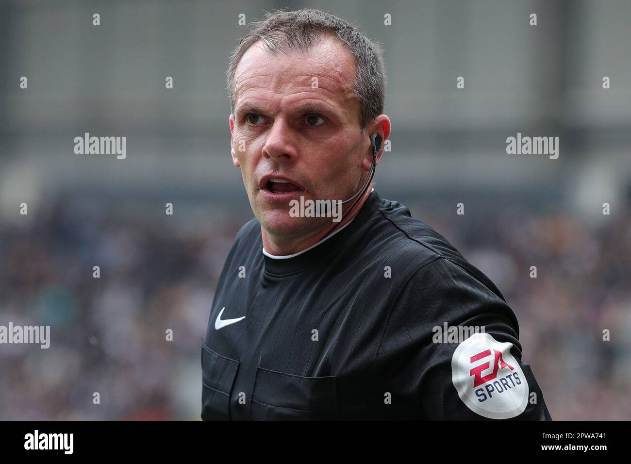 Referee Geoff Eltringham during the Sky Bet Championship match Hull ...