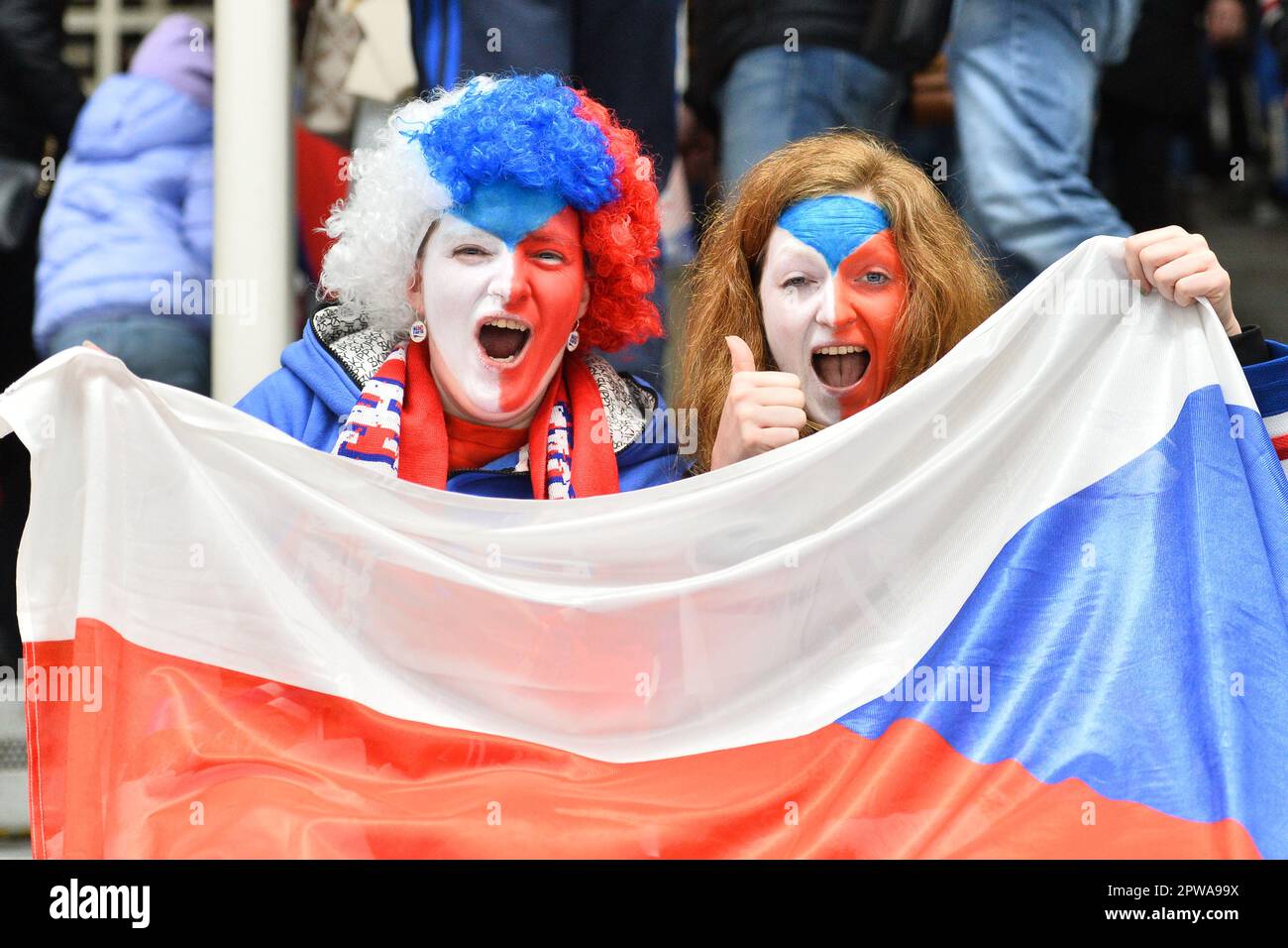 Group arena hi-res stock photography and images - Alamy