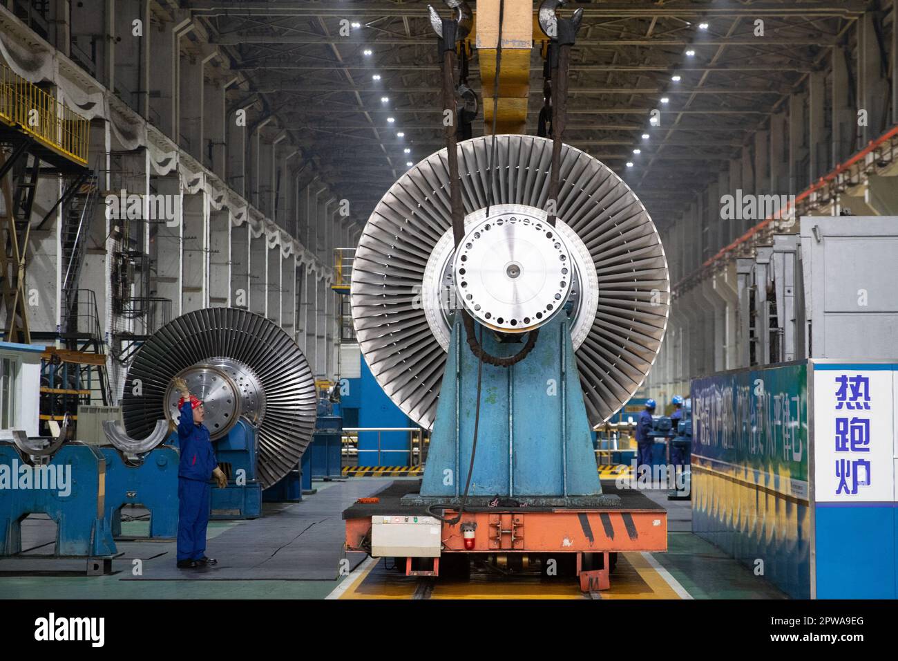 (230429) -- HARBIN, April 29, 2023 (Xinhua) -- Workers work at Harbin ...