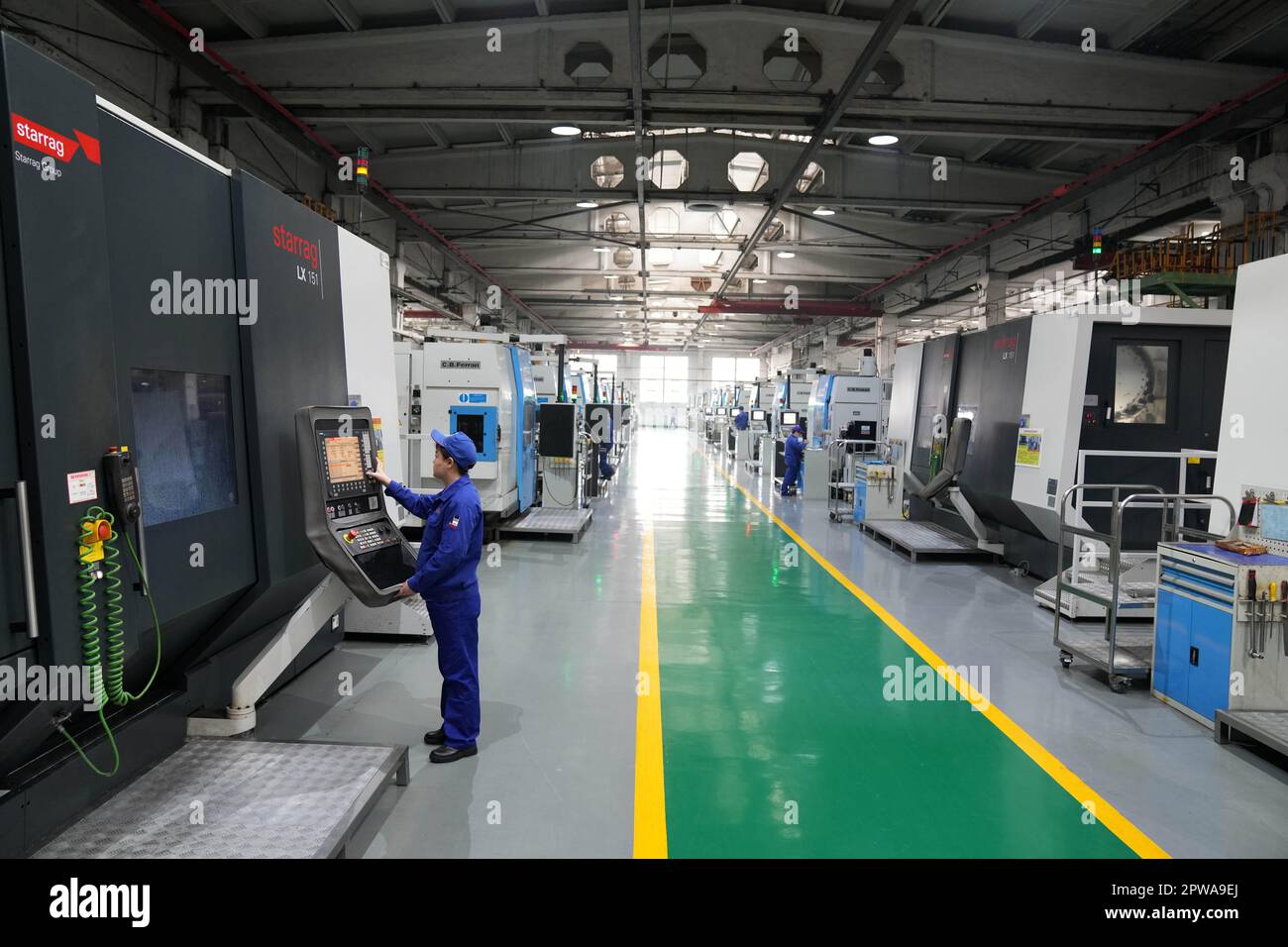 Computer manufacturing china hi-res stock photography and images - Alamy