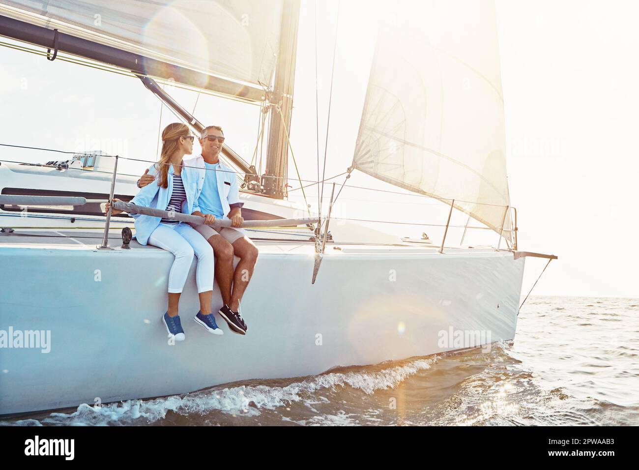 Couple yacht cruising hi-res stock photography and images - Alamy