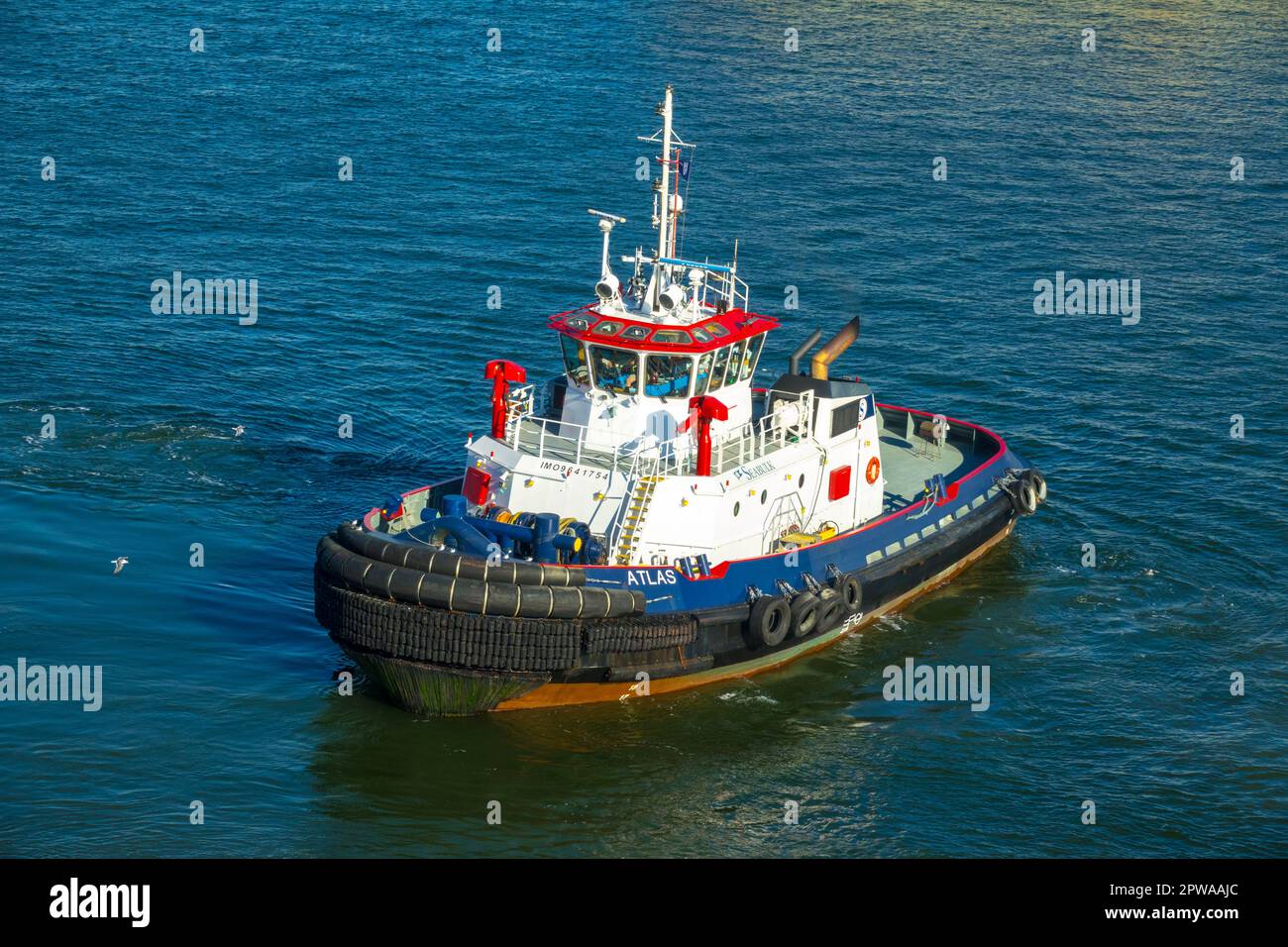 Push boats hi-res stock photography and images - Alamy