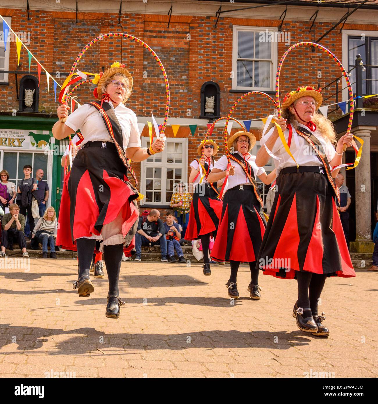 Salisbury, Wiltshire, England, UK, 29th April 2023. Temperatures soar ...