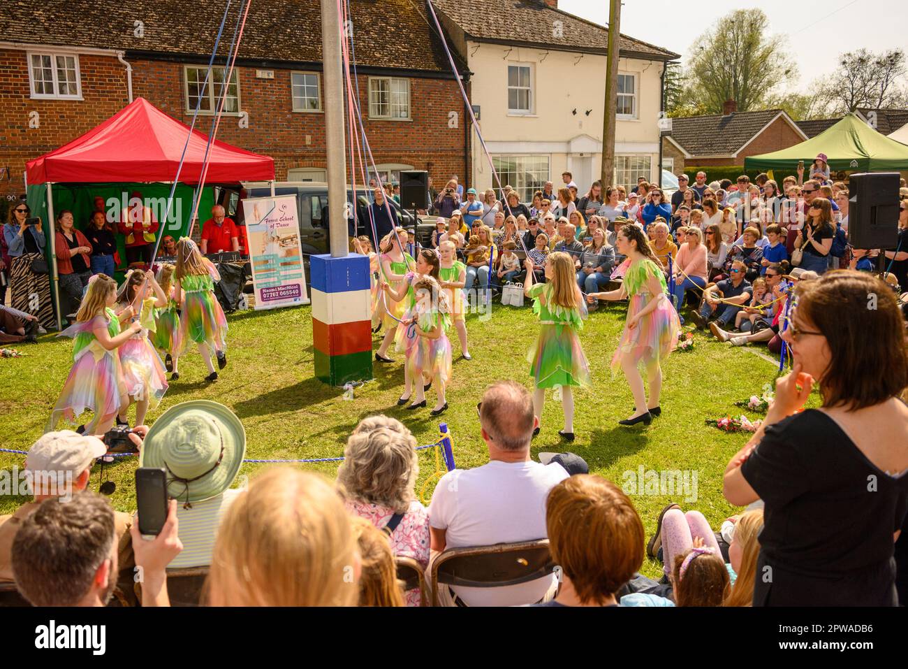 Salisbury, Wiltshire, England, UK, 29th April 2023. Temperatures soar ...