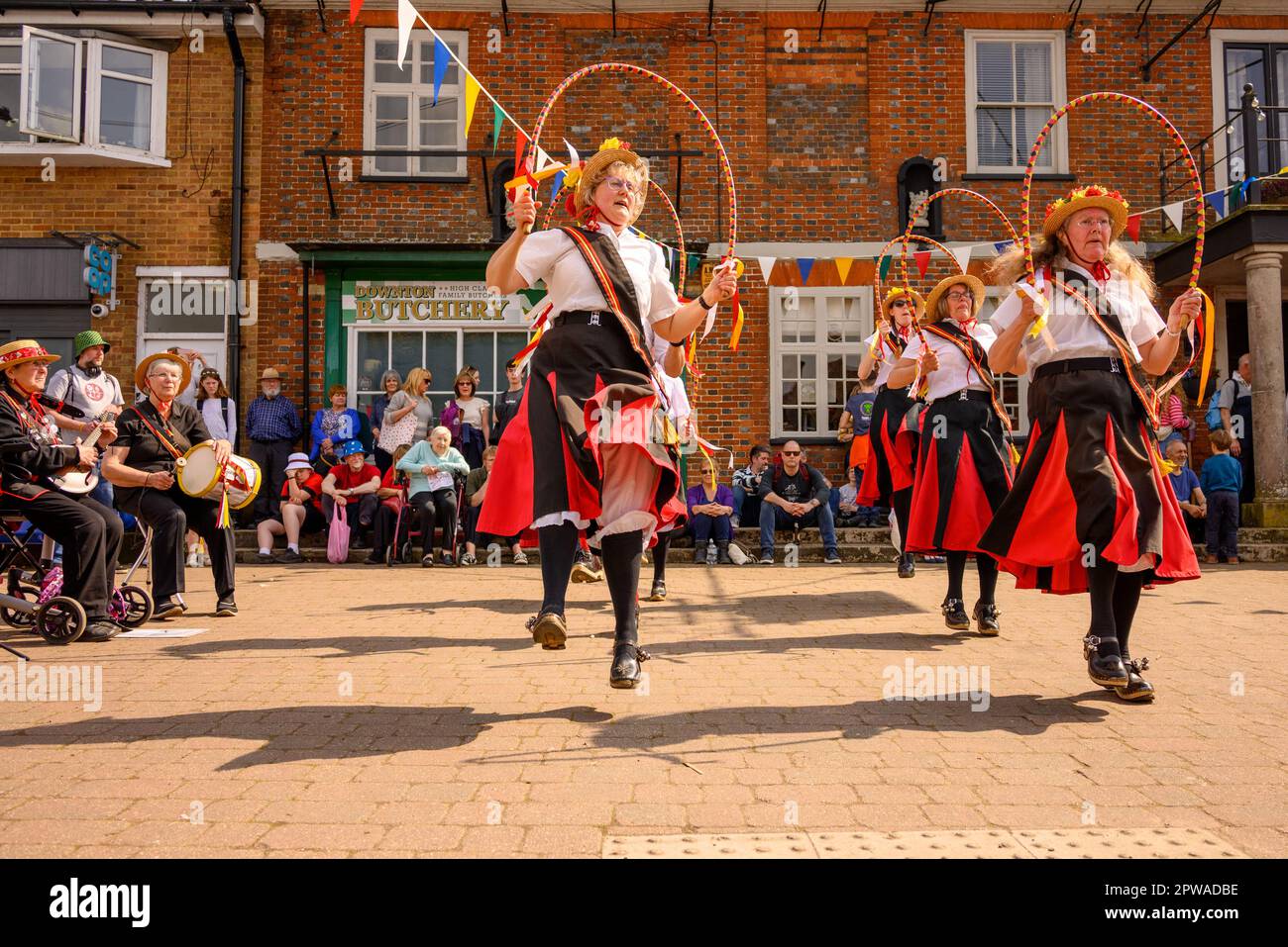 Salisbury, Wiltshire, England, UK, 29th April 2023. Temperatures soar ...