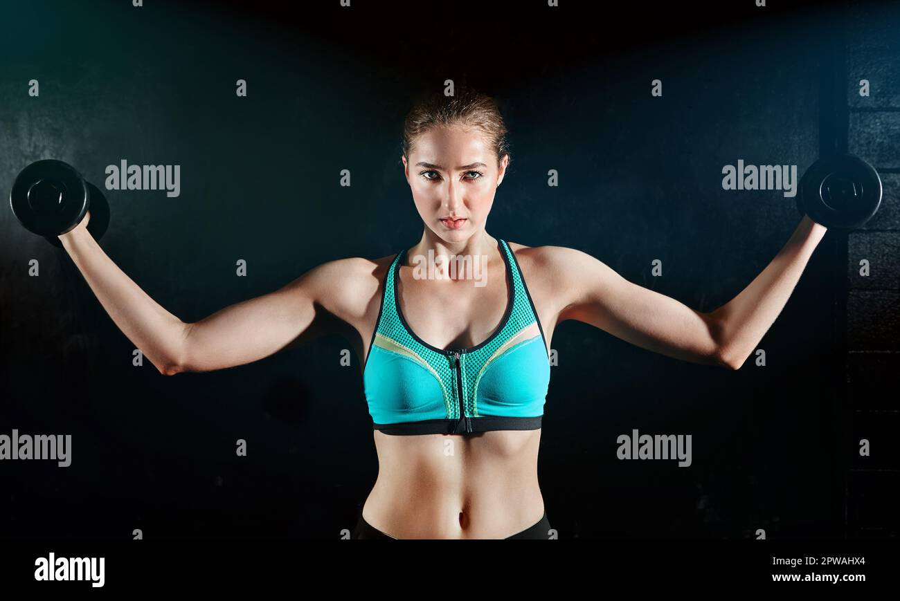 Im not here to be average. Portrait of a young woman working out with weights Stock Photo - Alamy