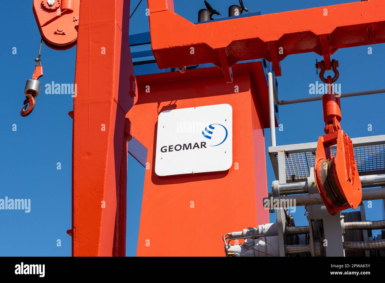 Kiel, Deutschland, 29. April 2023. Symbolbild Geomar am Schiffskran des ...