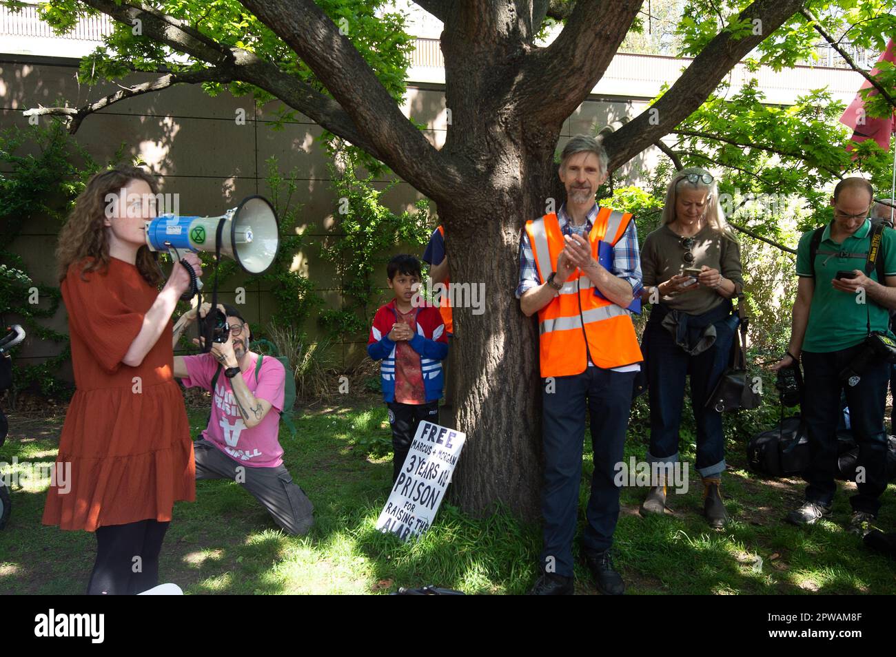 Just stop oil police tackle hi-res stock photography and images - Alamy
