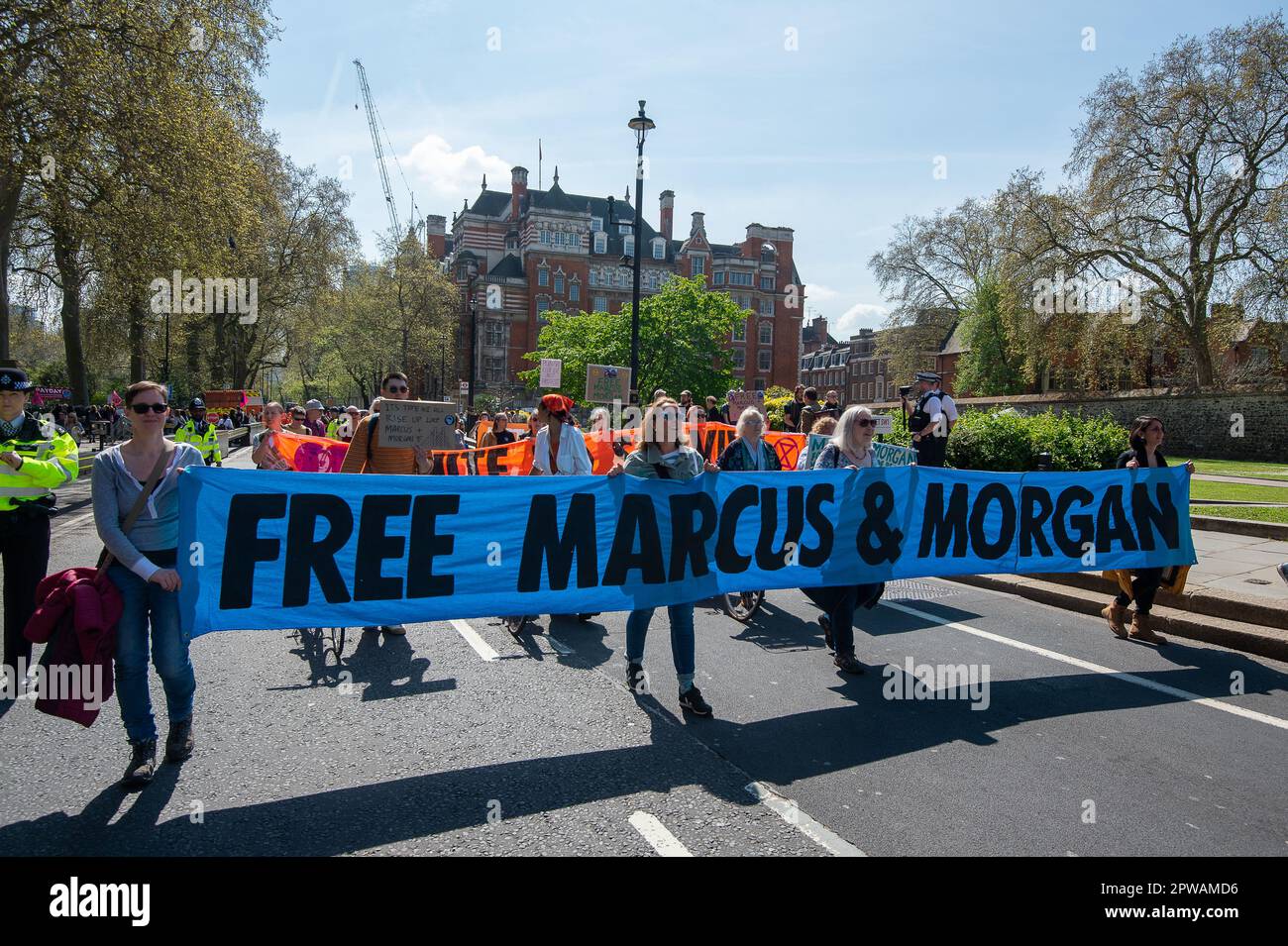 Just stop oil police tackle hi-res stock photography and images - Alamy