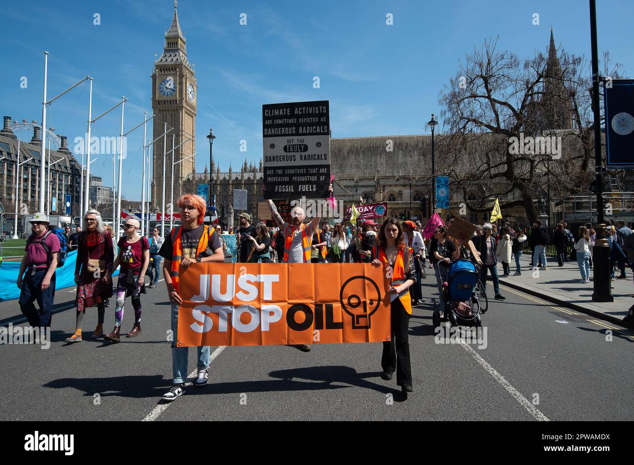 Just stop oil police tackle hi-res stock photography and images - Alamy