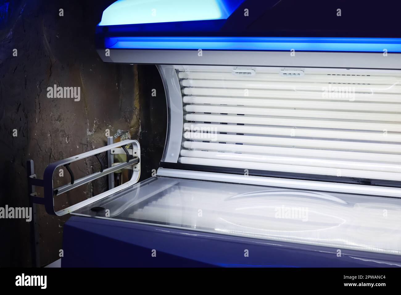 Horizontal solarium in beauty salon Stock Photo - Alamy