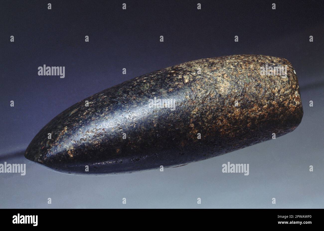 Hacha piedra hi-res stock photography and images - Alamy